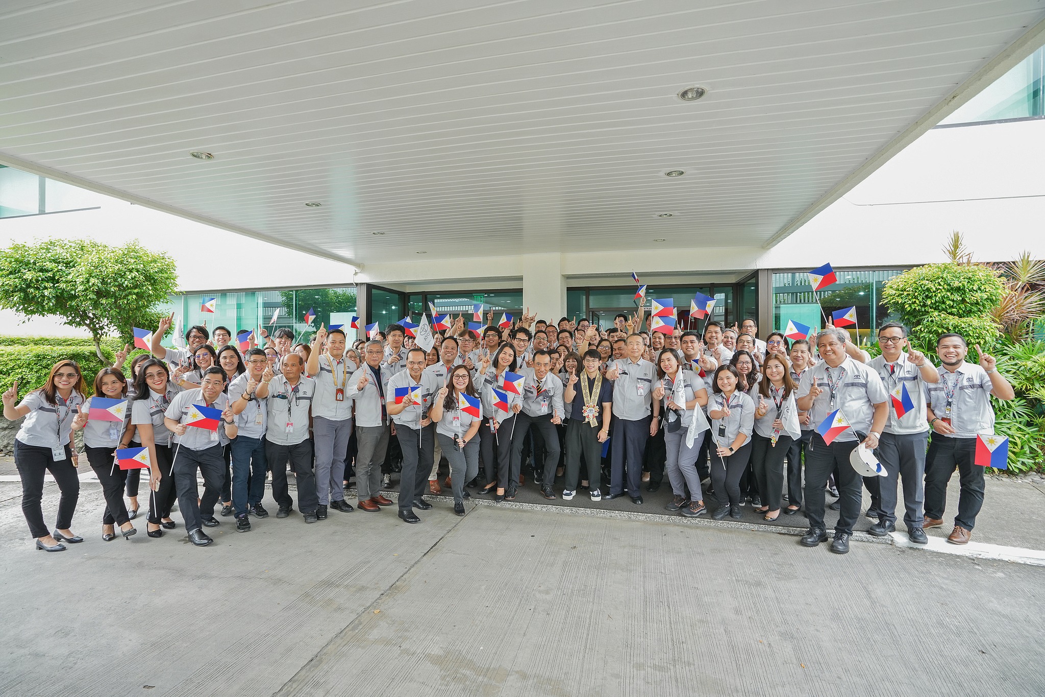 Olympic Champion Carlos Yulo Receives New Prado from Toyota